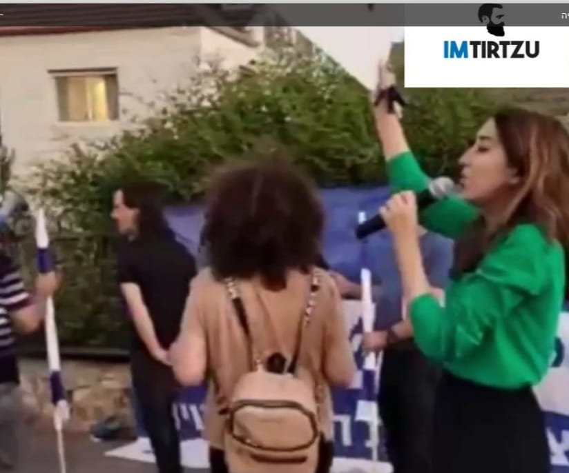 Protesting in front of Shai Nitzan's house - 2: Tomorrow it's our ...